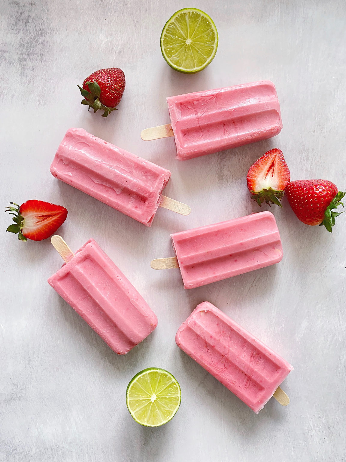 Popsicle à la fraise & lime - nourishingsimple.com